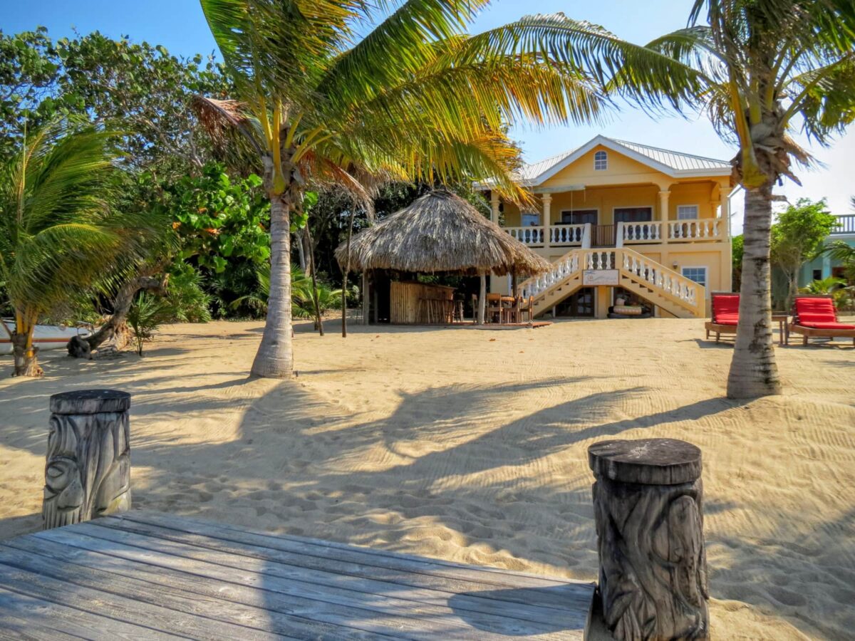 Villa Rising Sun | Luxury Beachfront Villa in Placencia, Belize | English