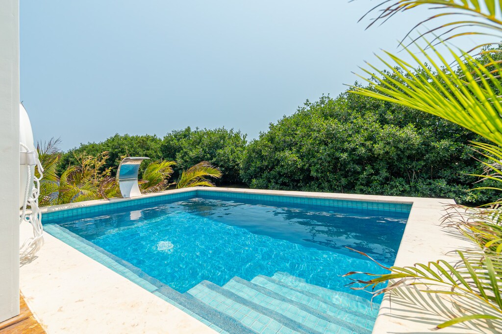 Casa Lush at Mahogany Bay | Belize Rentals | Travel Belize | English
